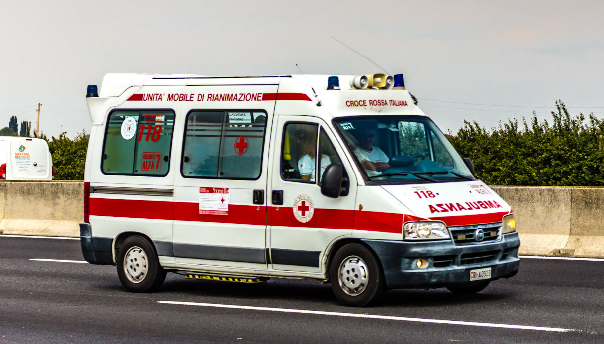 Morto nello schianto contro un muro a Marsala dopo aver sbandato ...