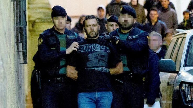 Igor il Russo colpisce un agente nel carcere di Madrid con una ...