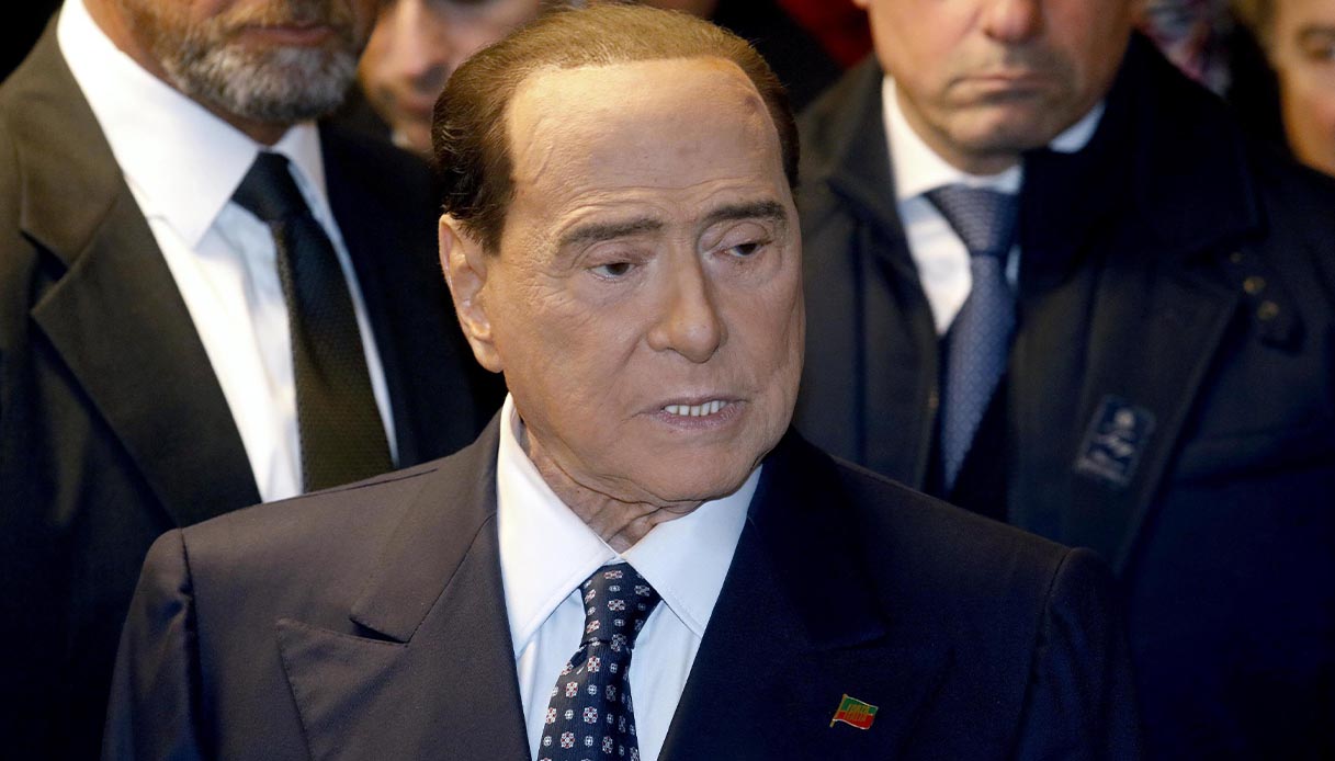 Berlusconi ricoverato, Pasqua in terapia intensiva. Tajani allontana il ... Berlusconi ricoverato, Pasqua in terapia intensiva. Tajani allontana il ...
