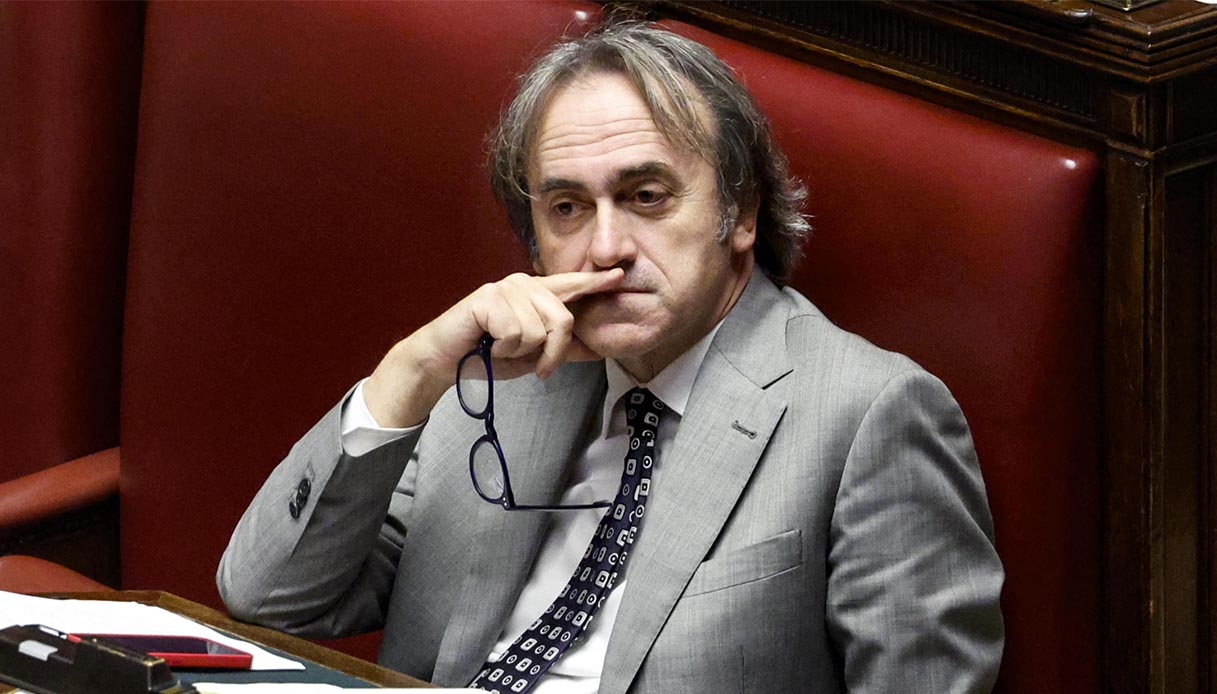 Ladri in casa del deputato Angelo Bonelli a Ostia: la denuncia del ...