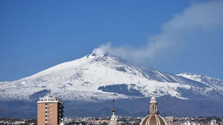 Il video dell'Etna sotto la neve regala una Pasqua con gli sci ...