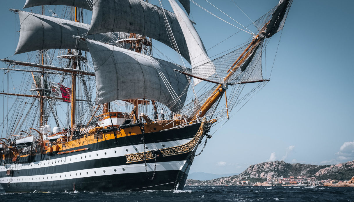 Marinaio morto sulla nave Amerigo Vespucci: chi sono gli ufficiali ...