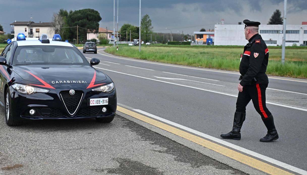Fermati dopo un inseguimento contromano sull'A16 vicino Avellino: feriti due carabinieri ...