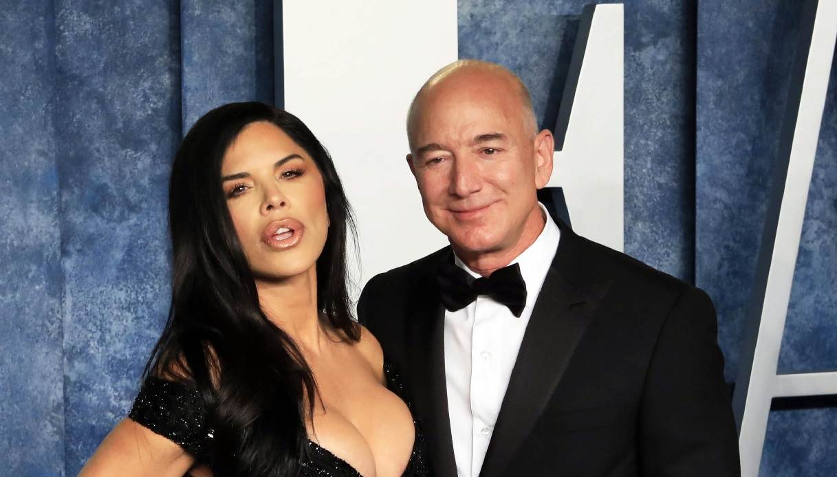 Jeff Bezos e Lauren Sanchez si sposano: matrimonio dopo il divorzio da MacKenzie Scott costato ...