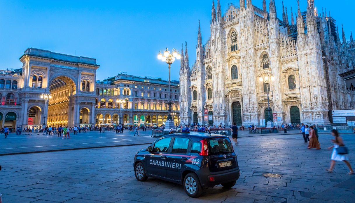 Ubriaco in auto in centro a Milano, aggredisce i carabinieri e i ...