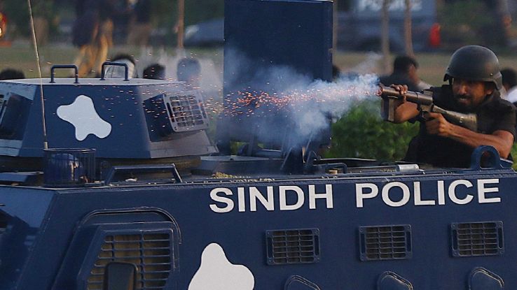 Caos in Pakistan, crescono le proteste per l'arresto di Imran Khan ...