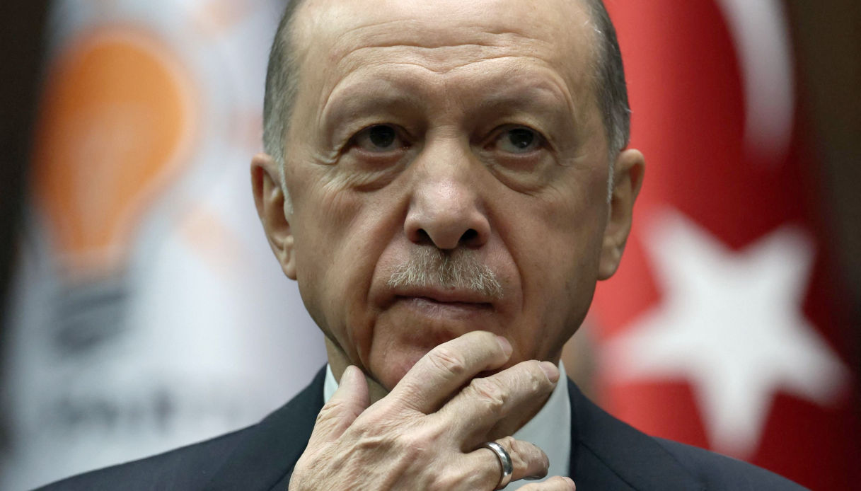 Erdogan al ballottaggio alle elezioni in Turchia: il video in cui ...