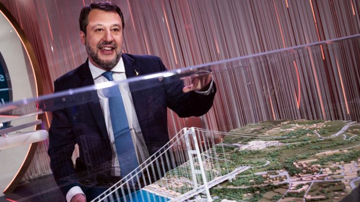 Salvini fissa la data per il ponte sullo Stretto: quando sarà pronto e ...