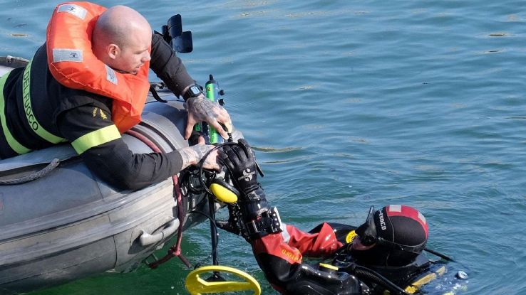 Cadavere in mare a Catania: entrano in azione i sommozzatori per il ...