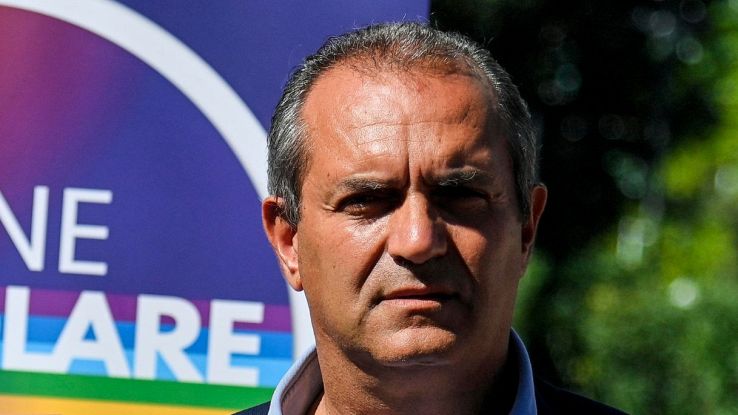 Il tweet di Luigi De Magistris dopo la morte di Silvio Berlusconi: "Non ...