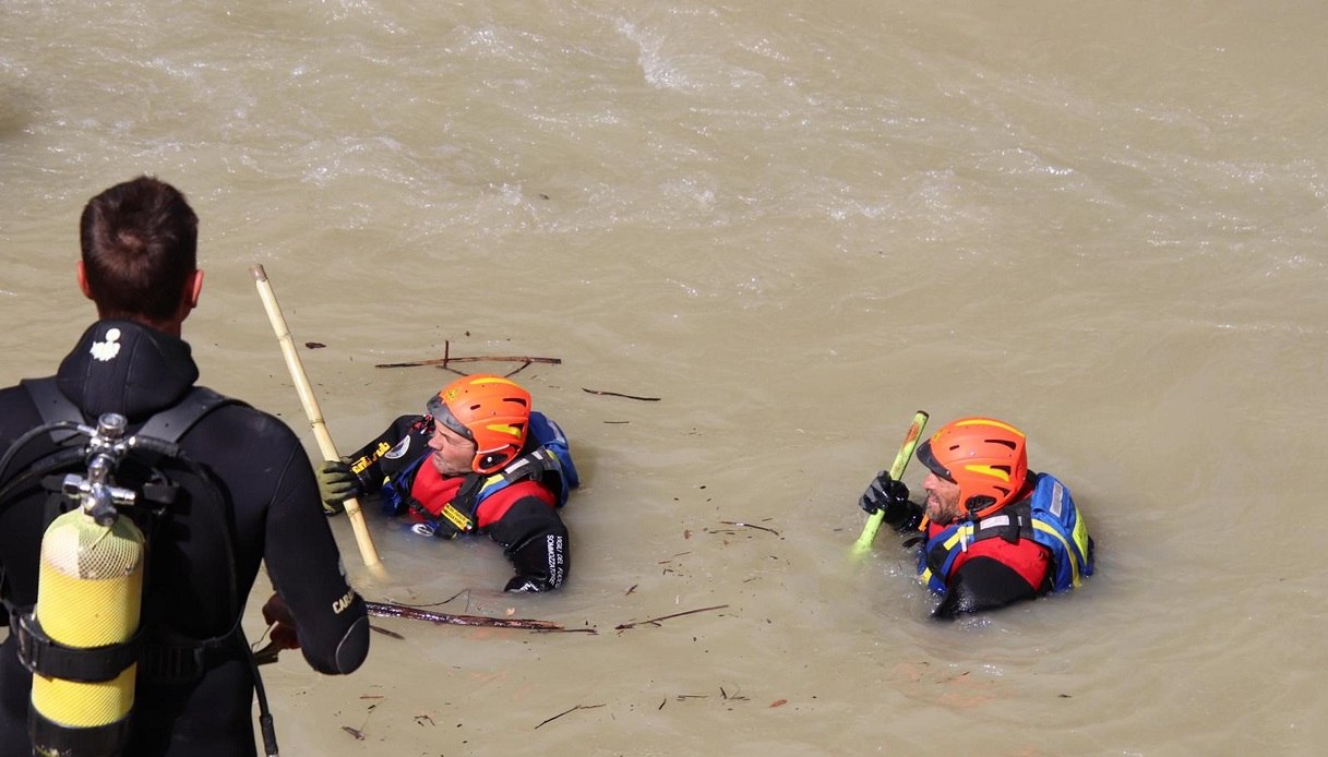 Morto annegato 13enne dopo un tuffo nel fiume Trebbia a Piacenza ...