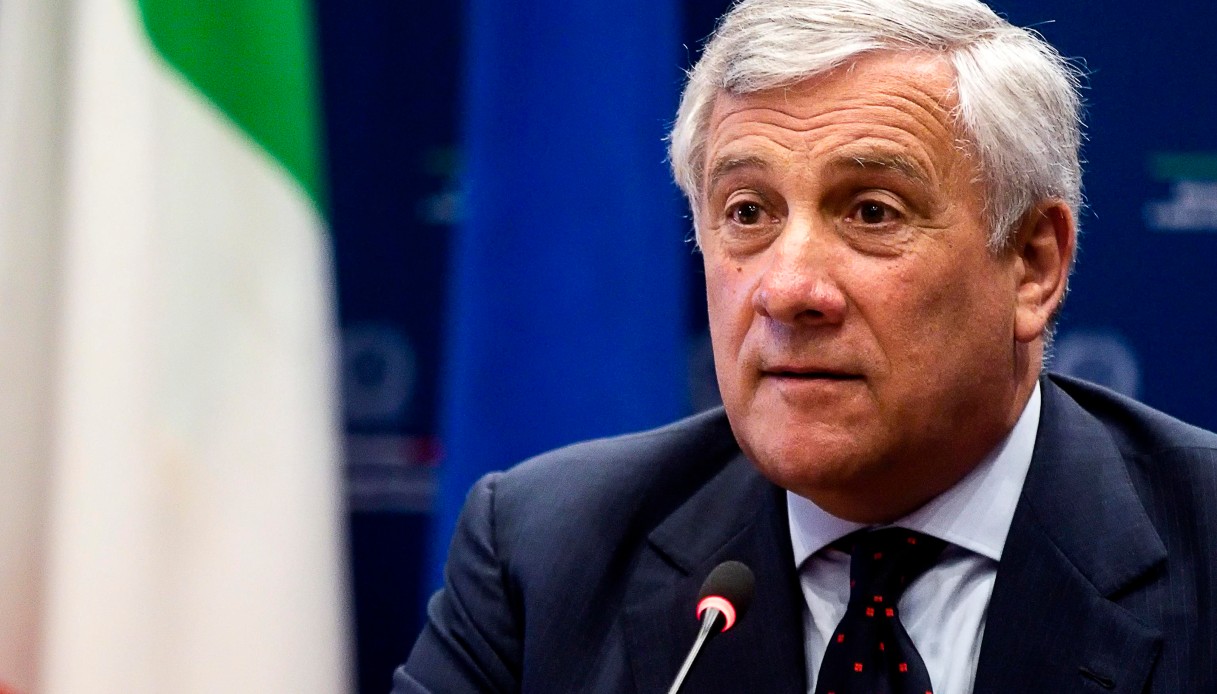 Tajani e il Governo contro il salario minimo: "Non serve, non siamo in ...