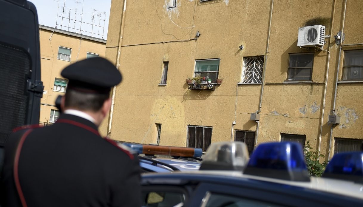 Prova a impiccarsi con una corda legata a una trave a Tolentino: salvato in extremis dai carabinieri