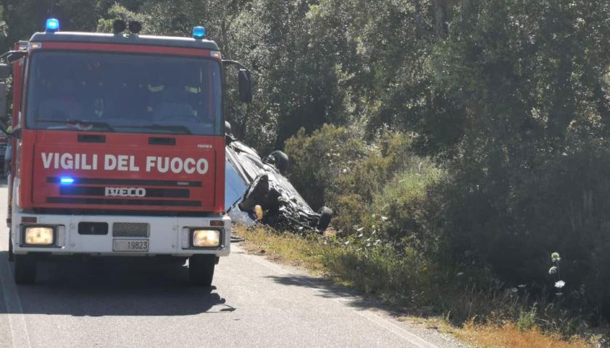Donna morta a Neoneli vicino Oristano in un incidente: l'auto si ...