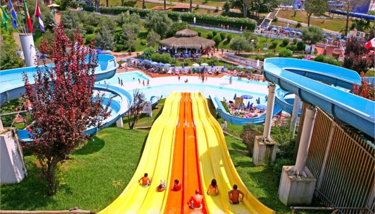 Padre si scontra con la figlia nel parco acquatico Aquafelix di ...