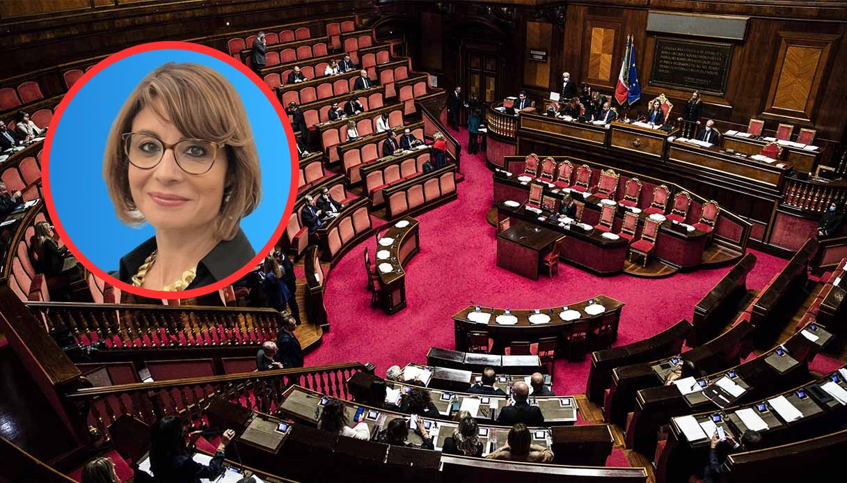 Video della senatrice M5S Dolores Bevilacqua che ride mentre si parla ...