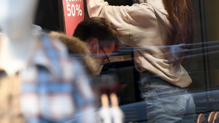 Bufera su un annuncio di lavoro a Bari in cui si cerca una commessa ...