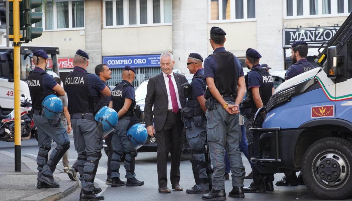 Digos sgombera stabile occupato a Firenze da studenti: lo spazio è destinato a un progetto ...