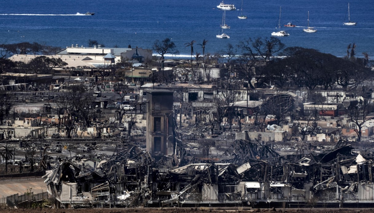 La città di Lahaina alle Hawaii rasa al suolo dagli incendi, ecco cosa ...