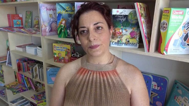 Il video della libraia di Tor Bella Monaca minacciata perché non vende ...