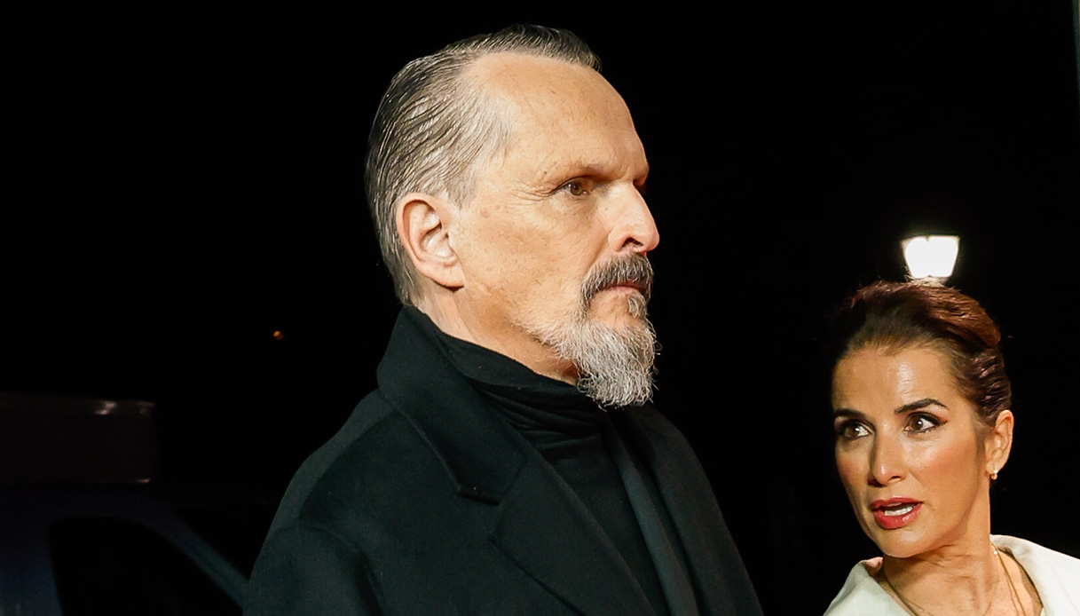 Miguel Bosé rapinato in casa in Messico da 8 uomini armati: pistola ...