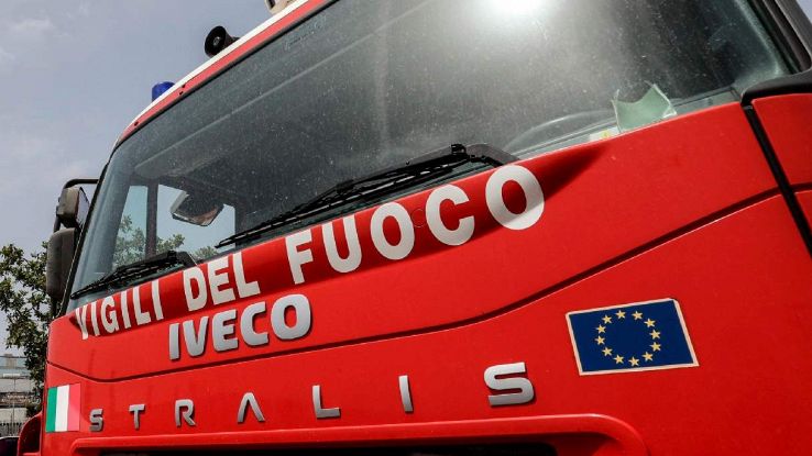 Tir in fiamme sull'autostrada A14 vicino al raccordo per l'Ascoli mare ...