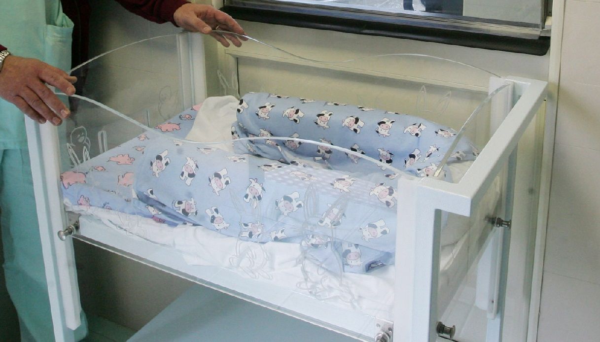 Indagati i genitori della neonata morta in culla a Santa Maria a Vico vicino Caserta per ...