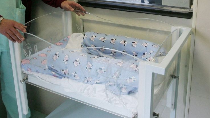 Indagati i genitori della neonata morta in culla a Santa Maria a Vico vicino Caserta per ...