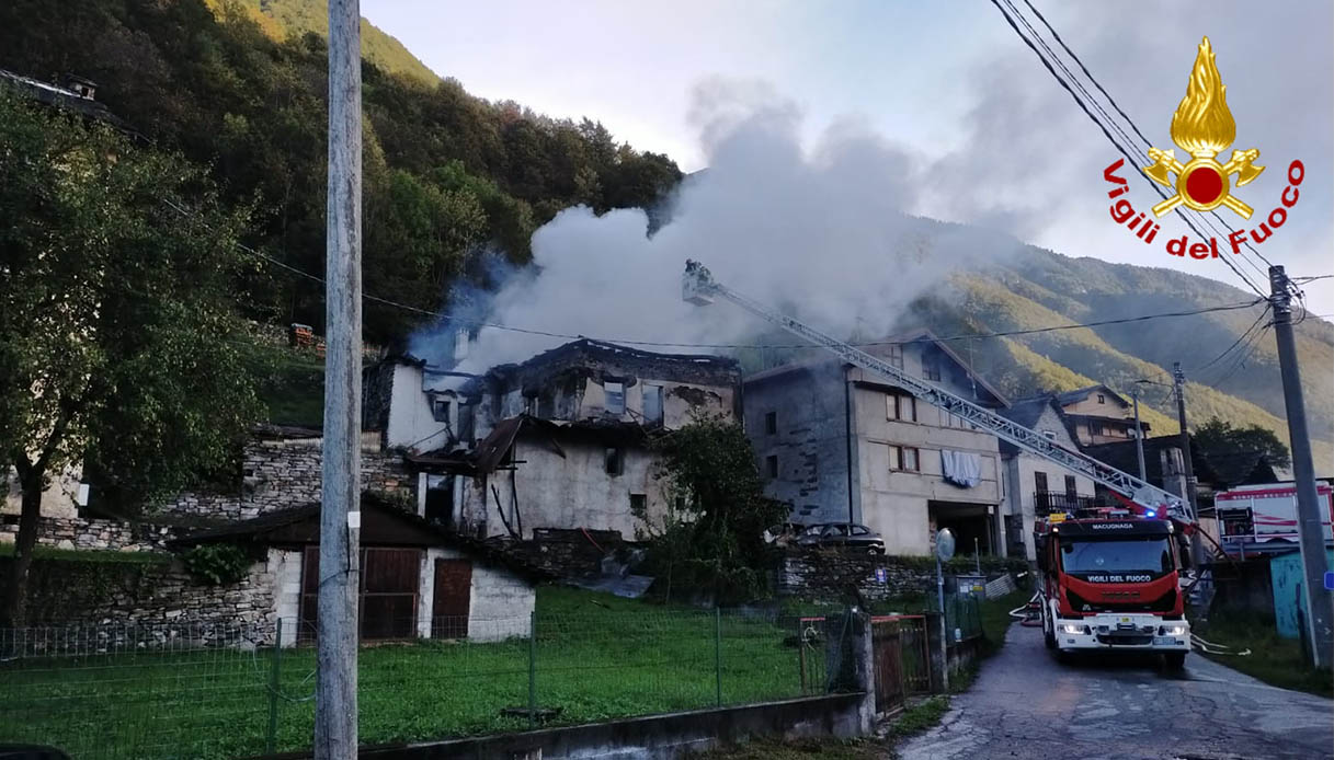 Un morto nell'incendio di una casa a Calasca Castiglione, fiamme dopo l ... Un morto nell'incendio di una casa a Calasca Castiglione, fiamme dopo l ...