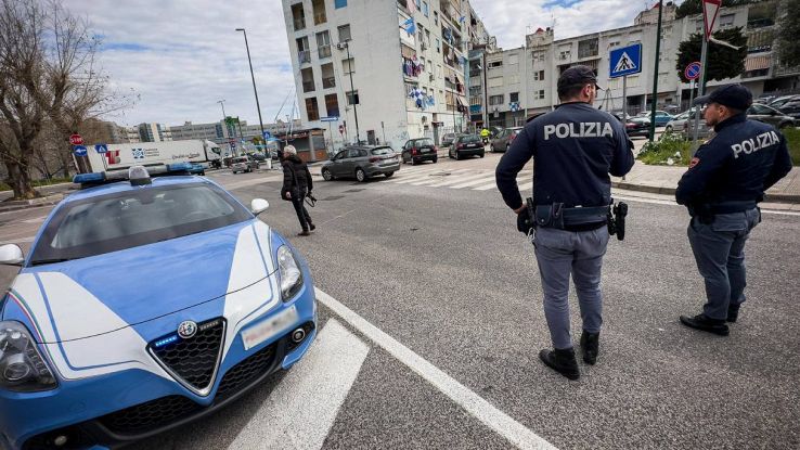 15enne accoltellato nella scuola Marie Curie di Ponticelli a Napoli da ...