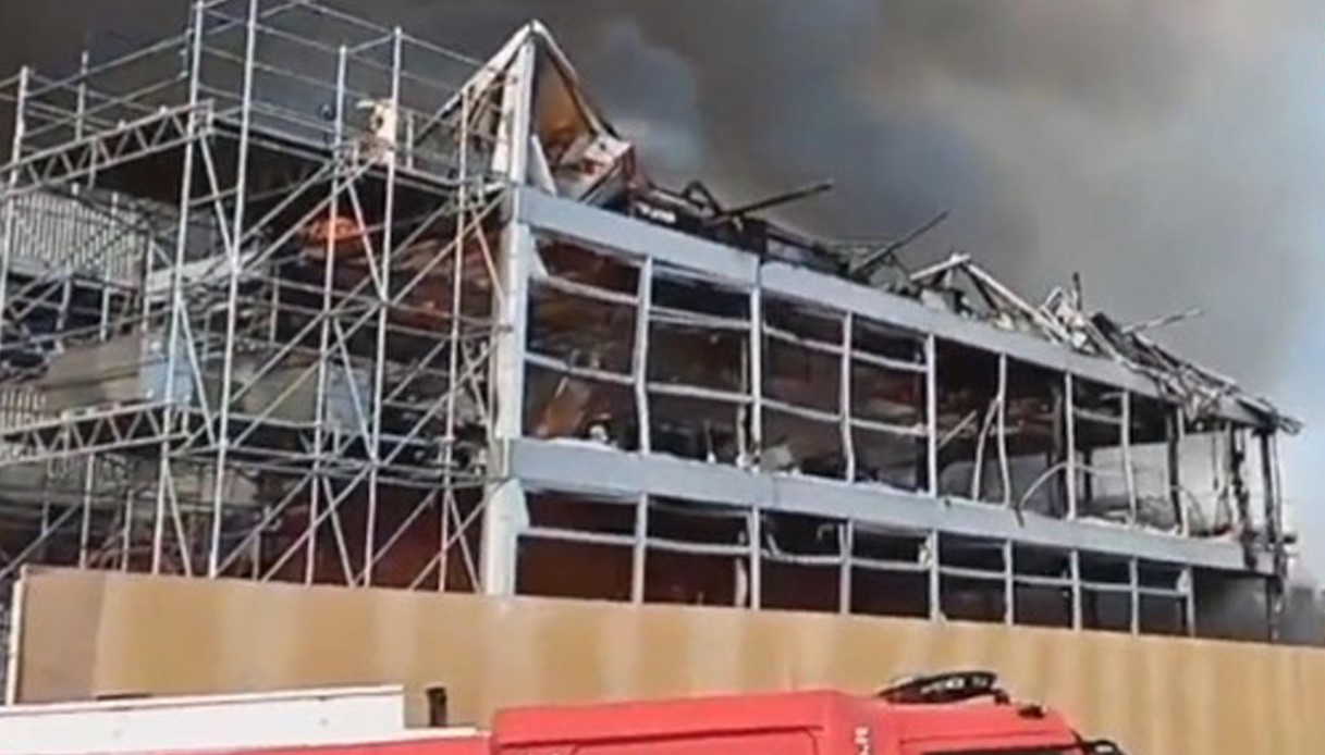 Incendio devastante a Roma al Marco Simone Golf Club: il capannone ... Incendio devastante a Roma al Marco Simone Golf Club: il capannone ...