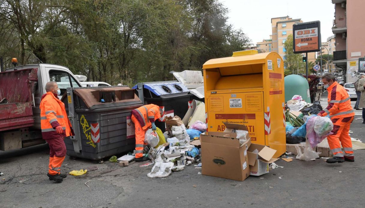 Bonus Natale fino a 600 euro per i netturbini di Roma: accordo coi ...