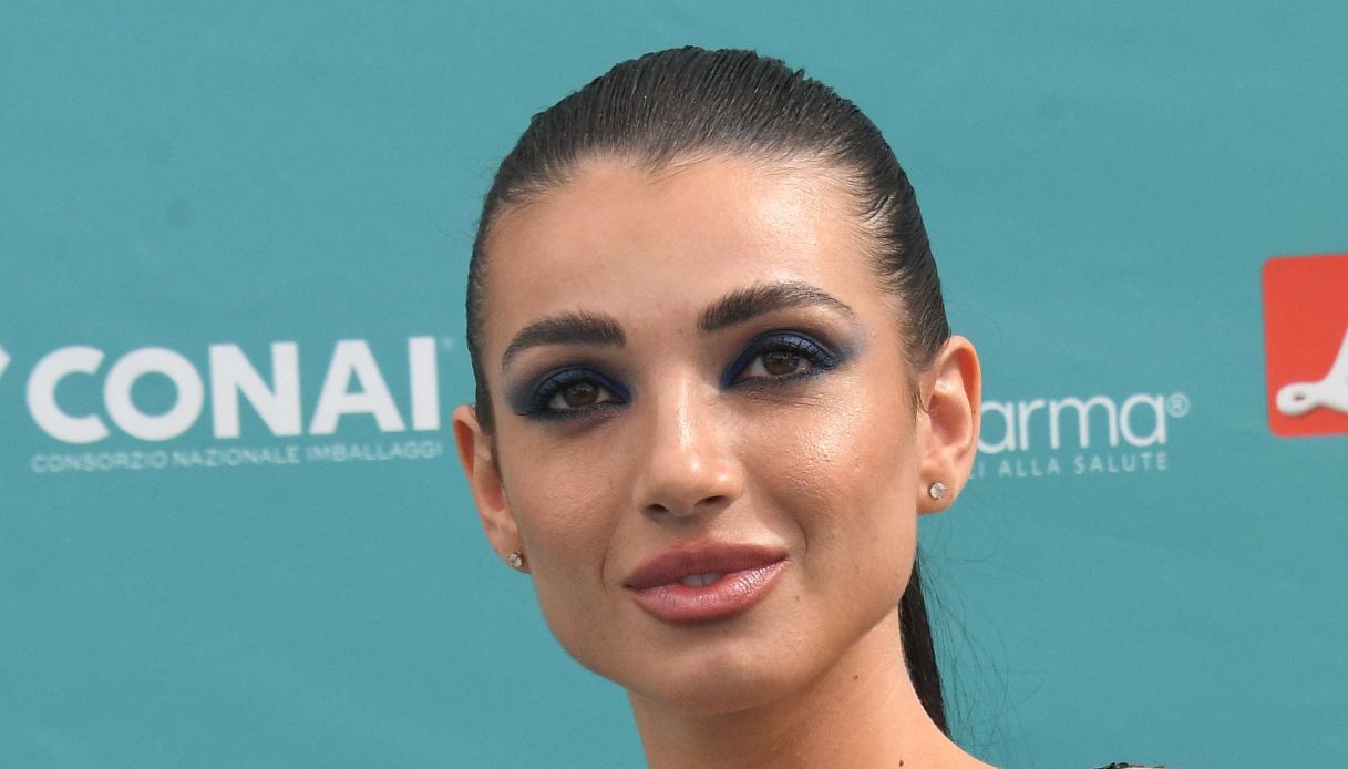 Rebecca Staffelli denuncia Mr Rizzus per la canzone sessista su di lei ...