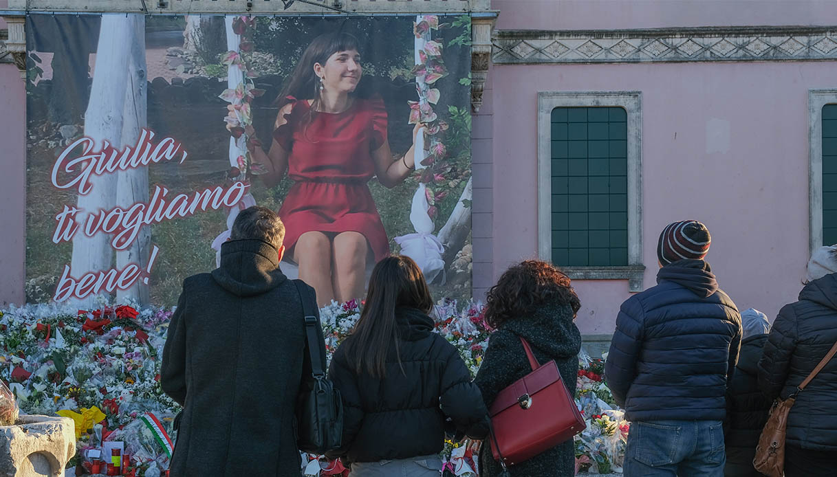 Minaccia l'ex al telefono sul bus, una passeggera lo fa arrestare ...