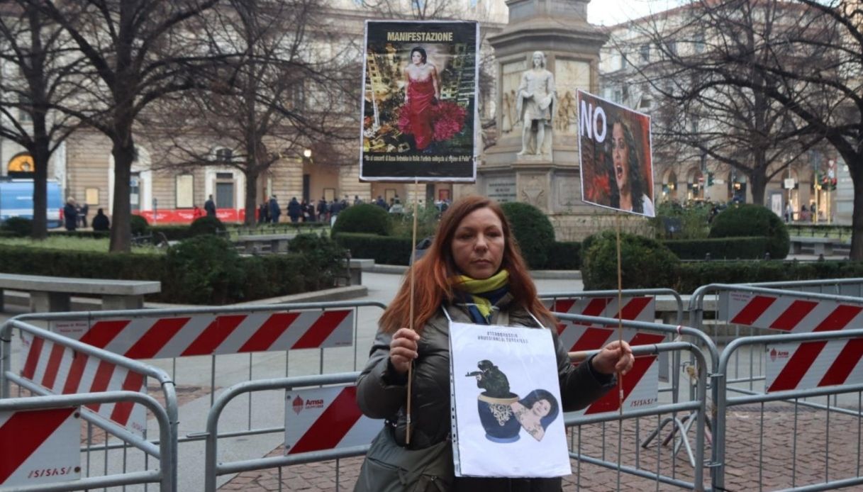 Prima della Scala col Don Carlo tra le polemiche: attivista ucraina ...