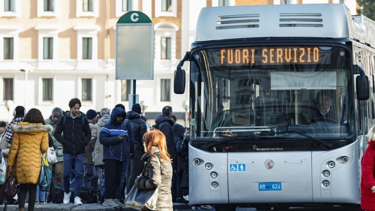 Bus investe un pedone a Roma nel giorno dello sciopero dei mezzi ...