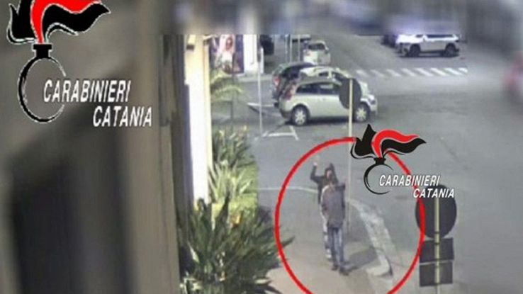 Anziano colpito con una pietra e preso a calci e pugni a Catania ...