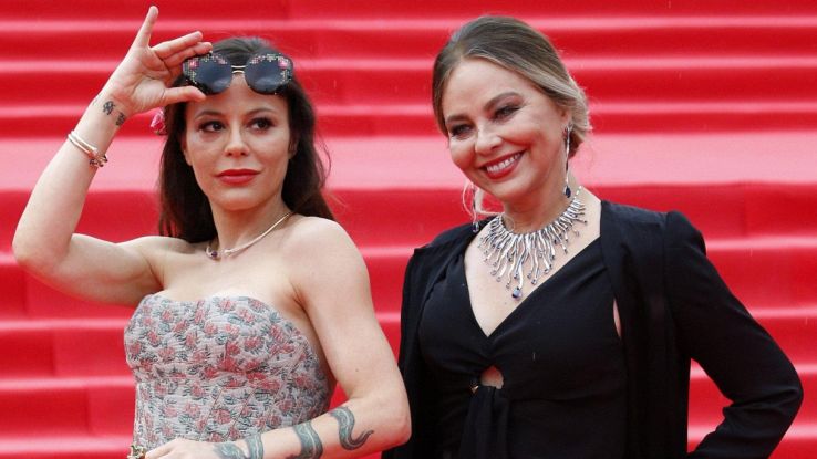 Ornella Muti e Naike Rivelli a Sanremo 2024 con gli agricoltori: le ...