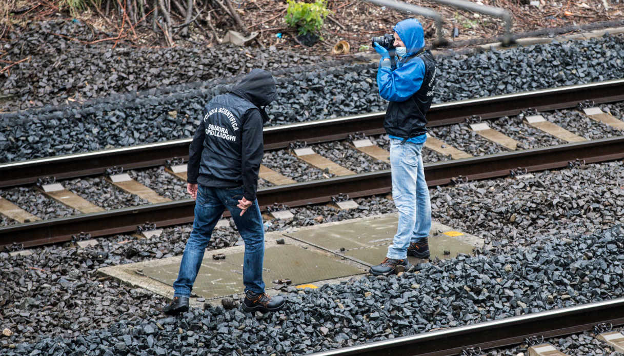Ritardo treni per un cadavere sui binari a Settimo Torinese: sospese ...