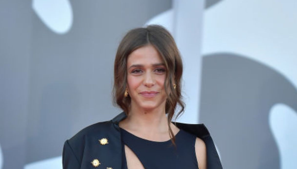 Gaffe su RaiNews 24 durante la lettura di una poesia: il "vaffa" di ...