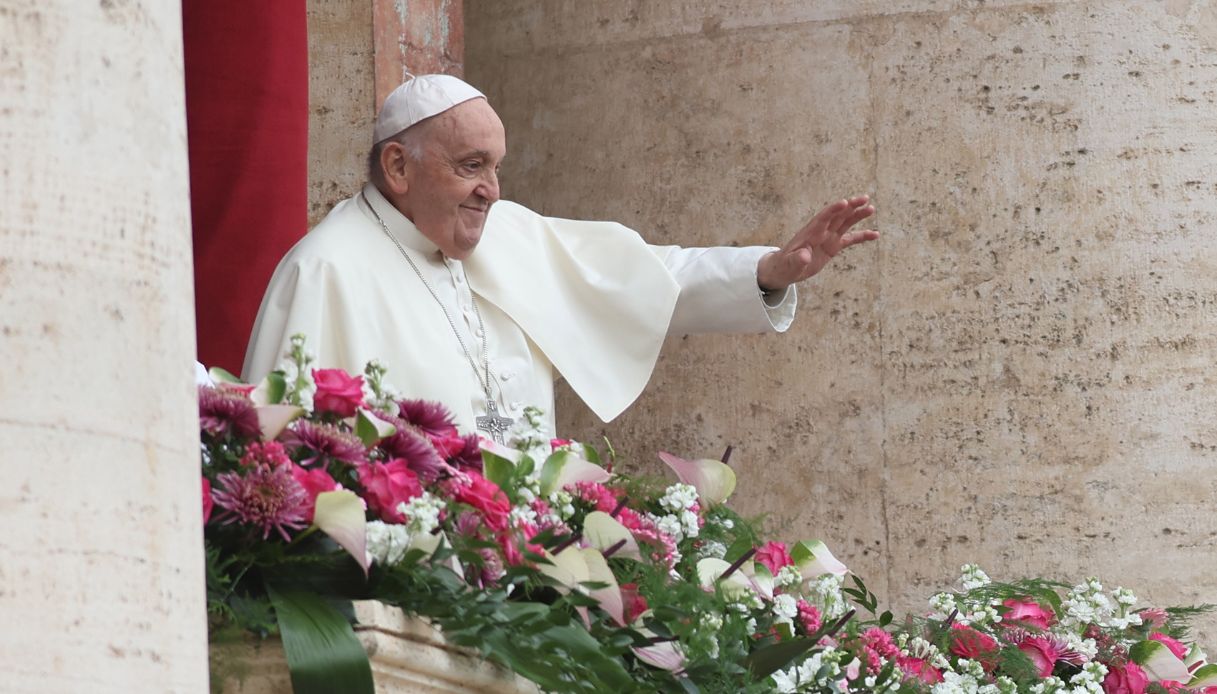 Papa Francesco e la richiesta della bara per i funerali senza catafalco ...