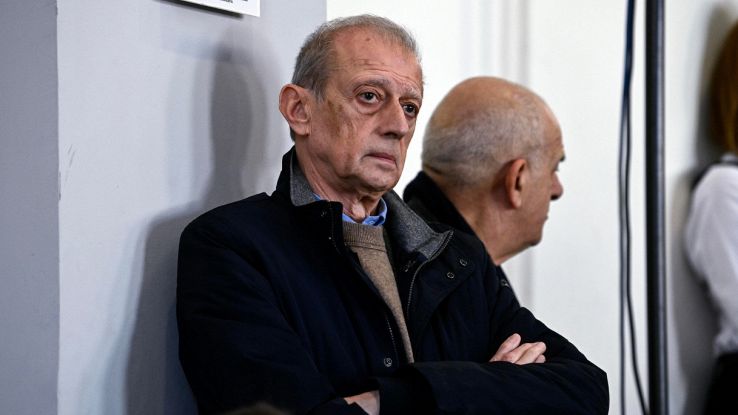 Fassino denunciato per tentato furto del profumo al duty free, c'è il ...