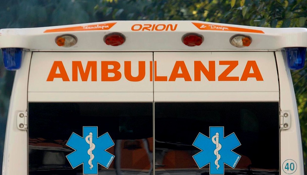 Bimba di 3 anni cade dal balcone di casa a Costa Masnaga a Lecco, è gravissima dopo il volo dal ...