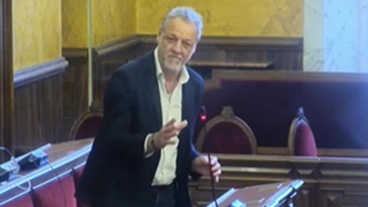 Il video di Giuseppe Tramuta consigliere FdI a Parma contestato in aula ...