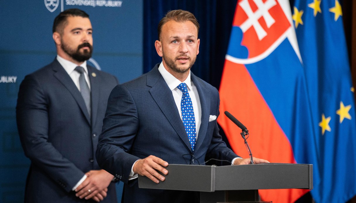 Il premier slovacco Robert Fico è fuori pericolo: indagini sull ...