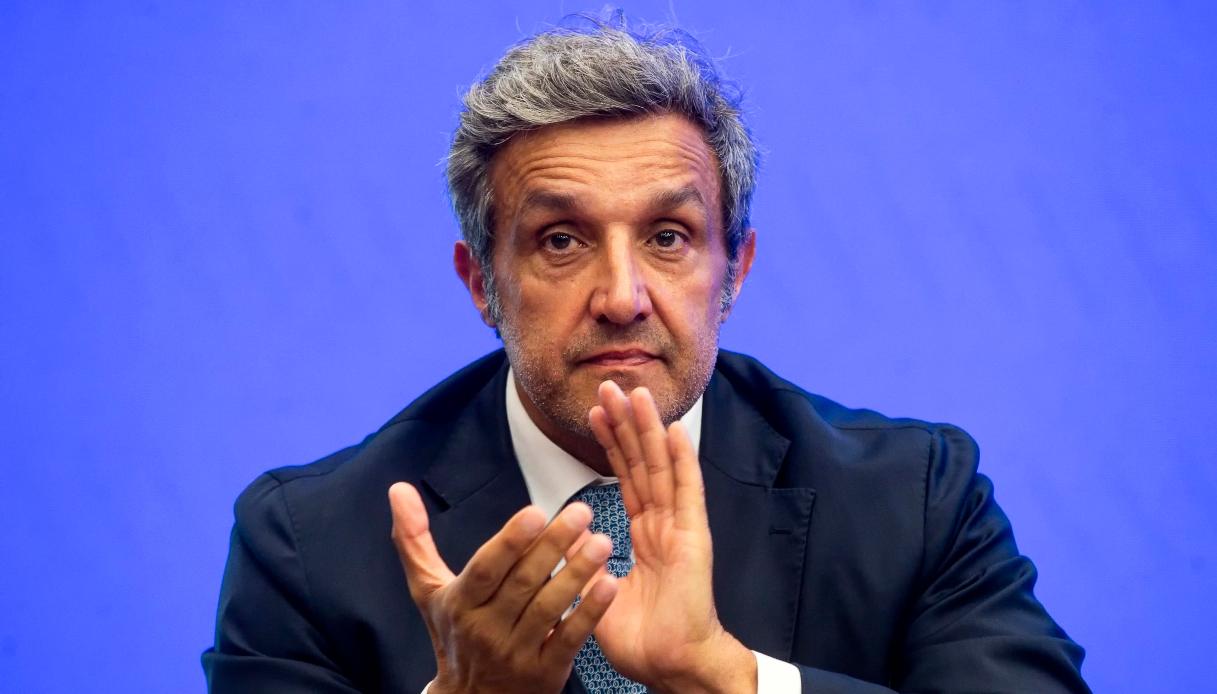 Flavio Insinna pronto a lasciare la Rai per La7, condurrà un game show ...