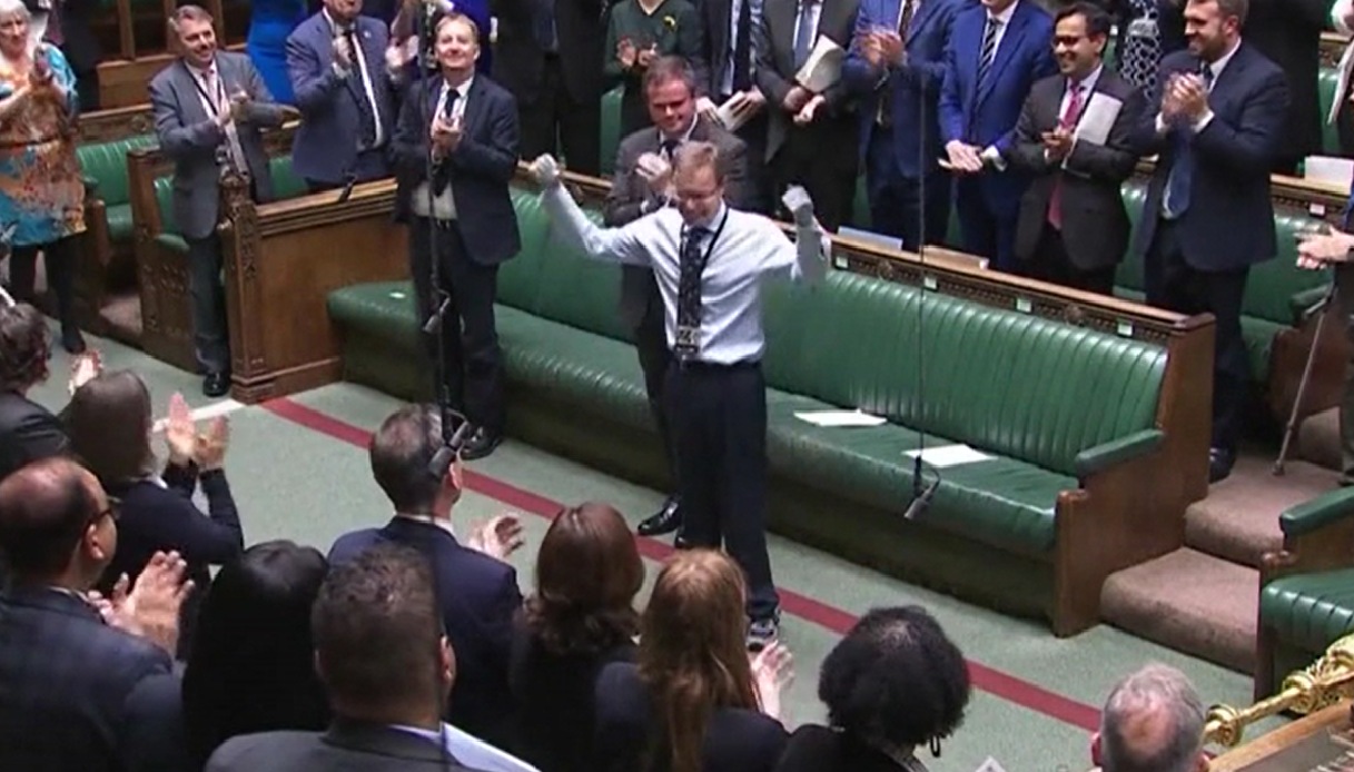 Il video del deputato Craig Mackinlay alla Camera dopo le amputazioni ...