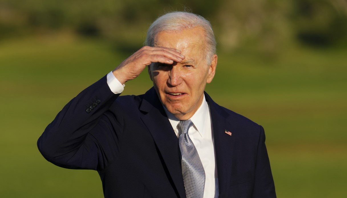 Joe Biden al G7 è un caso, dal video che lo vede vagare alla rigidità ...
