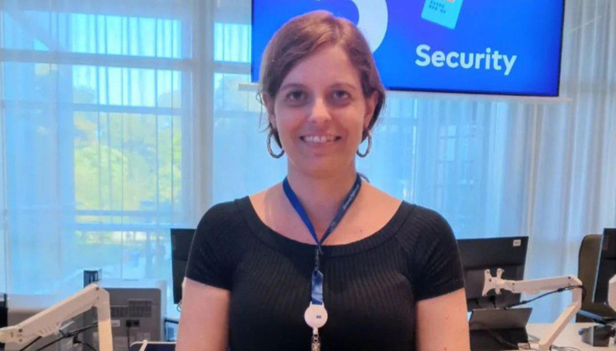 Ilaria Salis al Parlamento europeo, la foto dal suo ufficio di ...