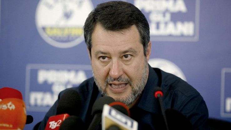 Roberto Vannacci istiga all'odio razziale nel suo libro, il generale ...